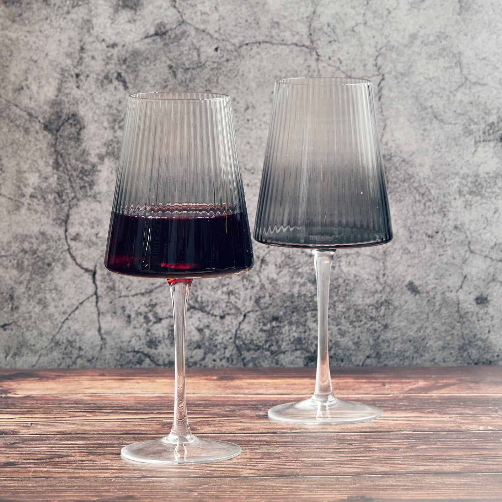 S/2 Smoke Ember Wine Glasses – Zoohause
